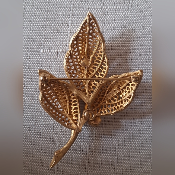 BSK | Jewelry | Bsk Brooch Vintage 6s Open Work Goldtone Leaf Pin ...